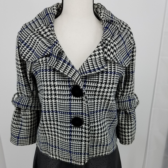 Takara | Jackets & Coats | Takara Black White Plaid Short Swing Jacket ...